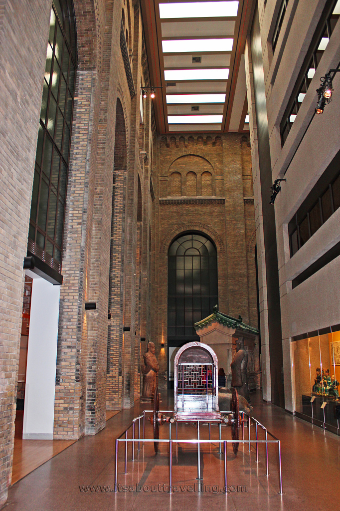 A Visit To The Royal Ontario Museum In Toronto - It's About Travelling